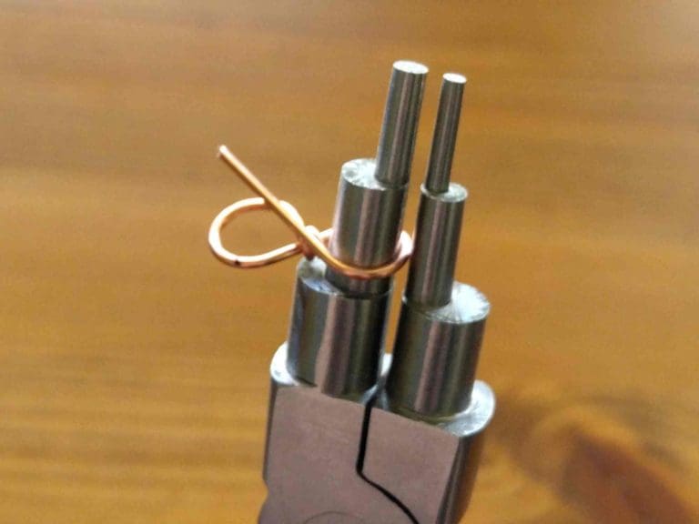 How to Make a Quick & Easy Wire Infinity Clasp - Door 44 Studios