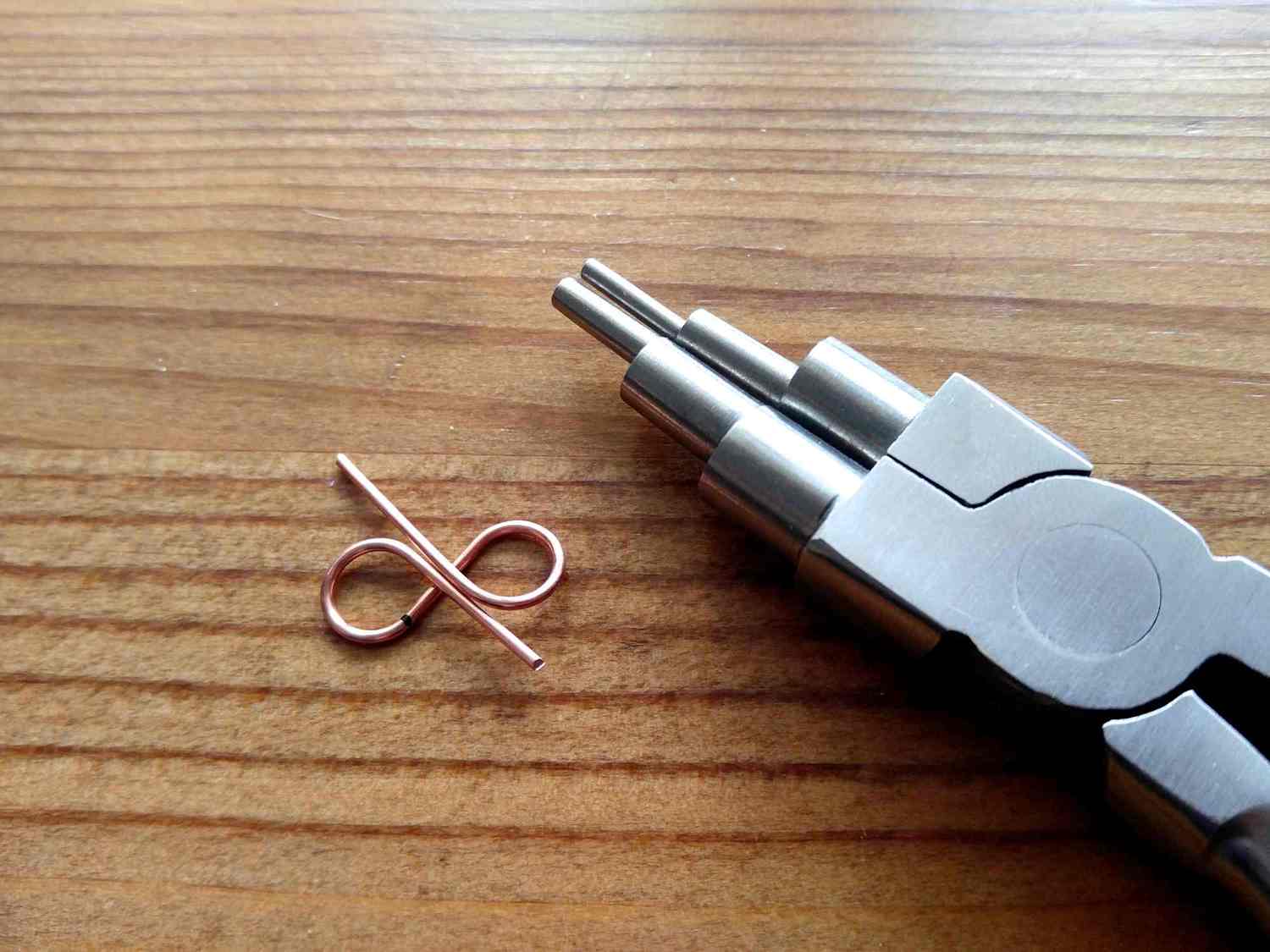 How to Make a Quick & Easy Wire Infinity Clasp - Door 44 Studios