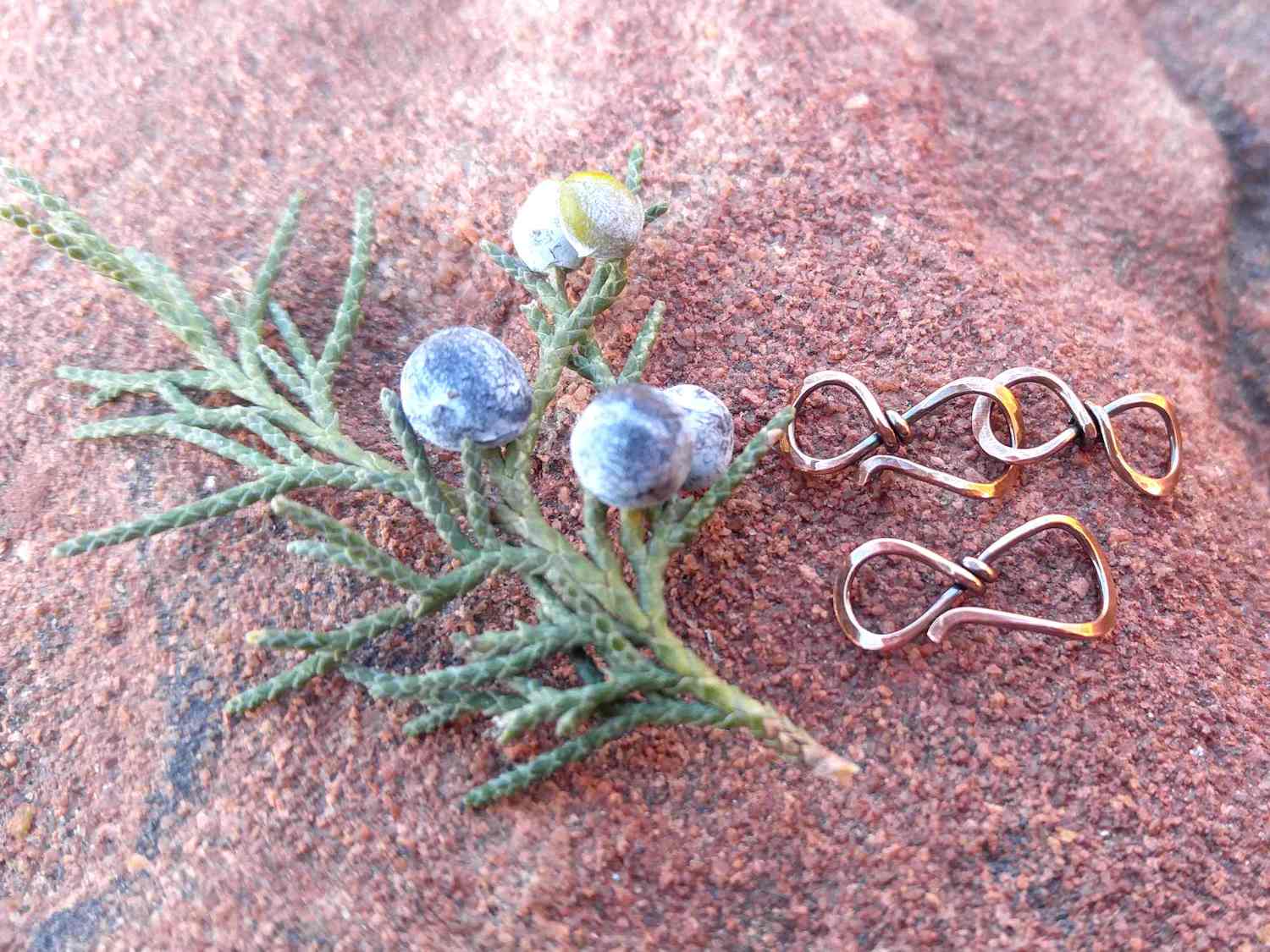 How to Make a Quick & Easy Wire Infinity Clasp - Door 44 Studios